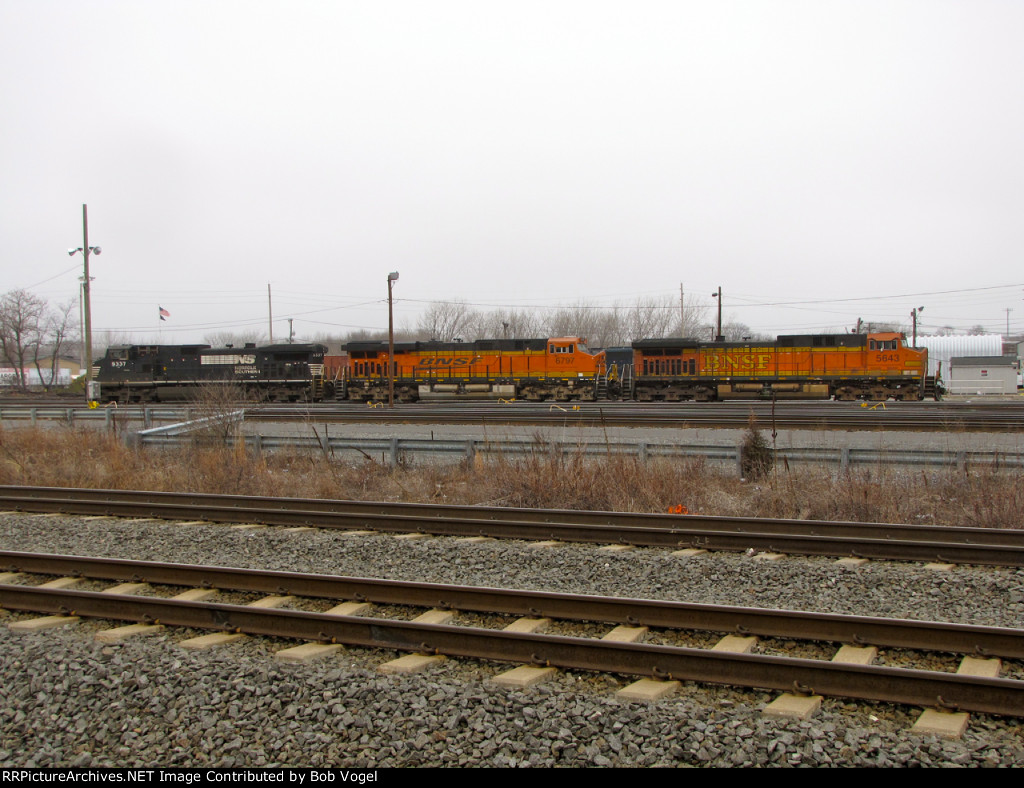 BNSF 5643 and 6797